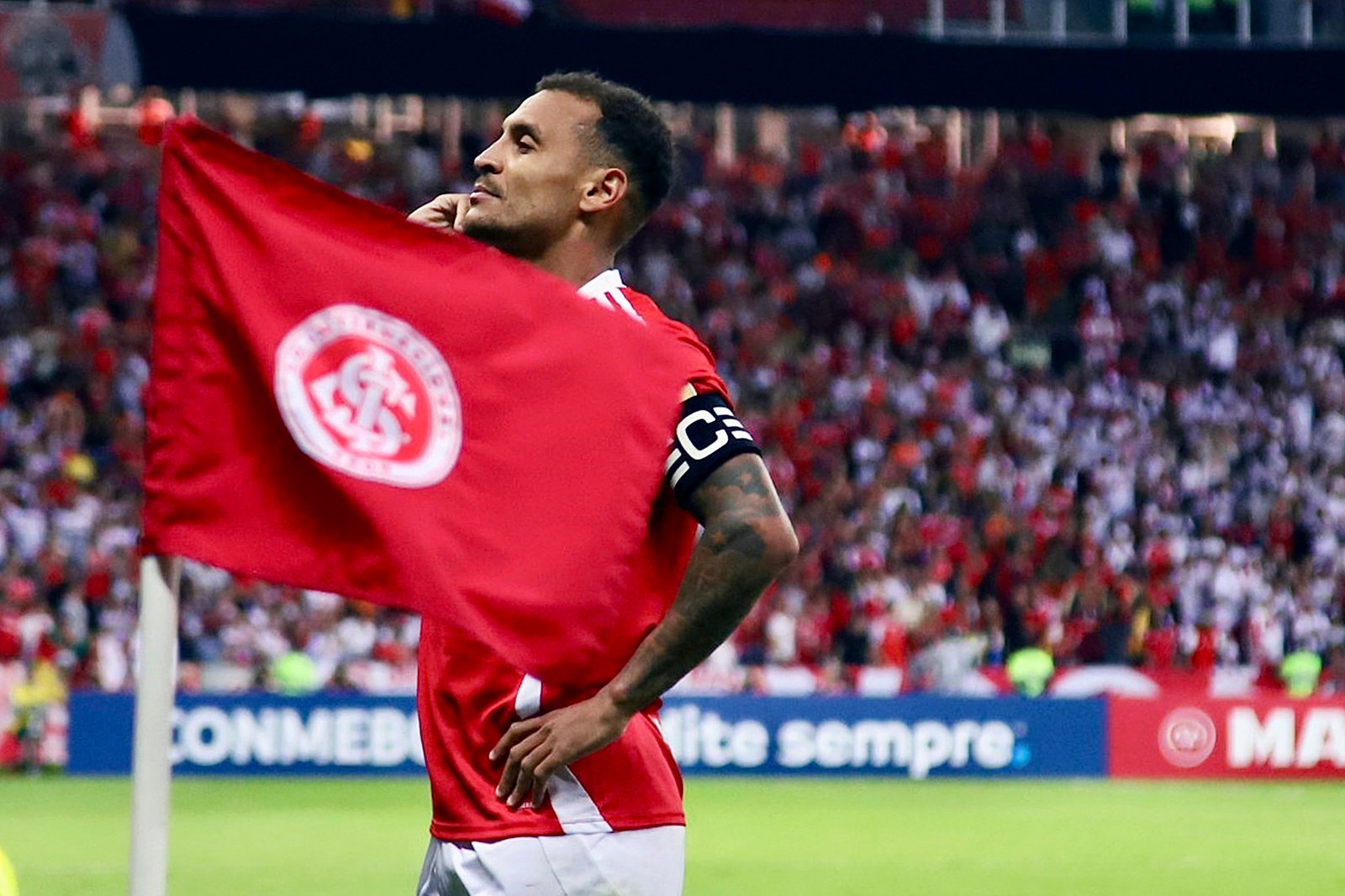 Barba, cabelo e bigode: Alan Patrick dá um verdadeiro show - Jornal dos ...