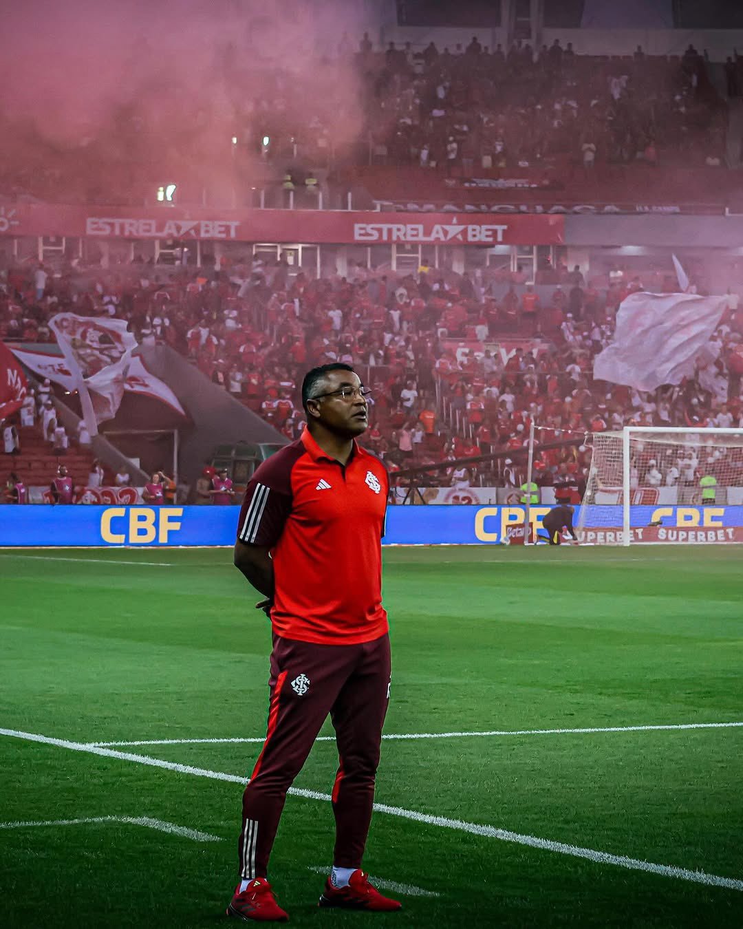 Barba, cabelo e bigode: Alan Patrick dá um verdadeiro show - Jornal dos ...